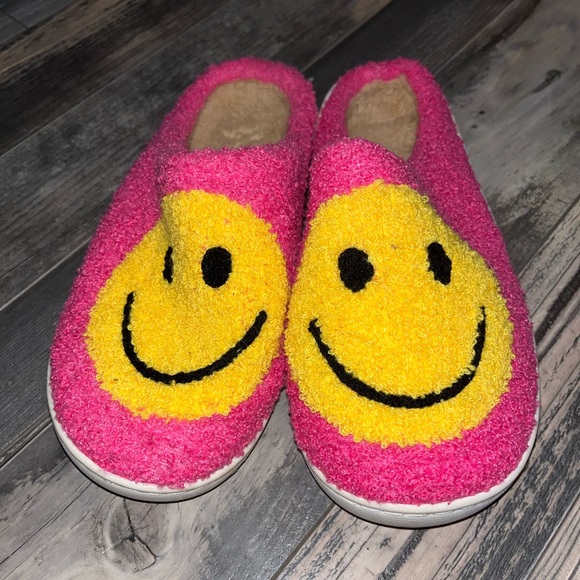 Shoes | Smiley Face Slippers | Poshmark